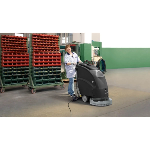 Autolaveuse accompagnée My50 E | Autolaveuses professionnelles | Axess Industries