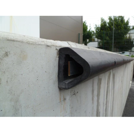 Rambarde delta caoutchouc percée – Protection quai | Axess Industries