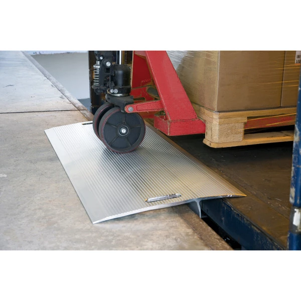 Pont de chargement alu amovible 1200 - 4000 kg | Pont de chargement ...